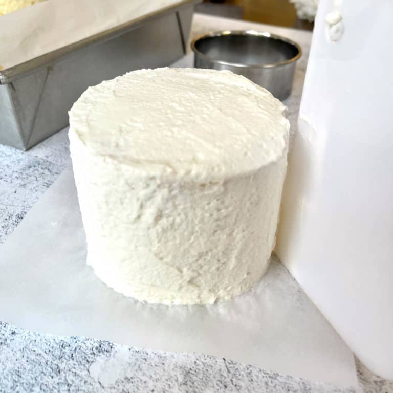 Cute Lunch box Cakes with Whipped Cream Frosting (Bento Cakes) - Busy ...